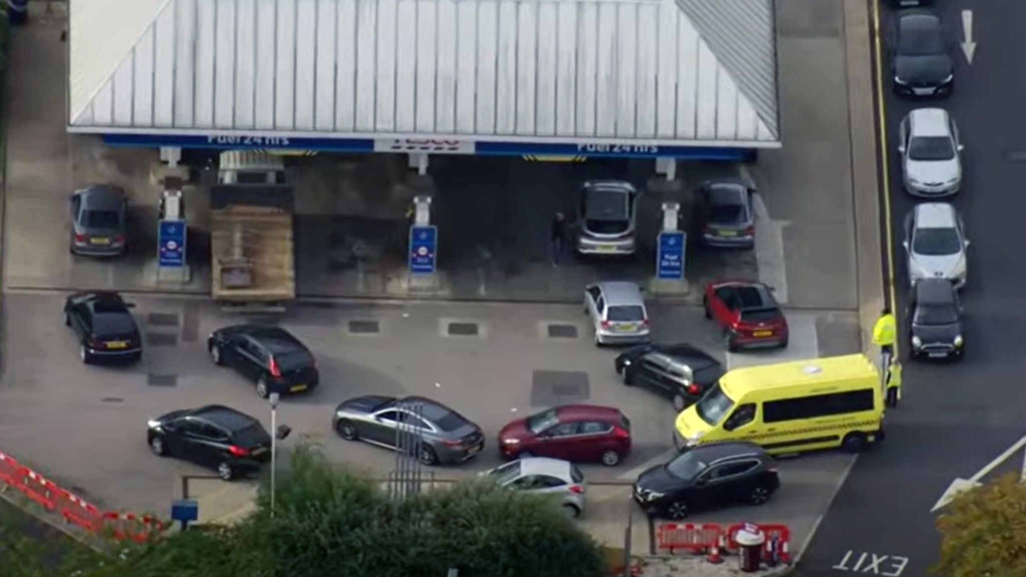 Fuel crisis: Petrol and driver shortages cause chaos at forecourts ...