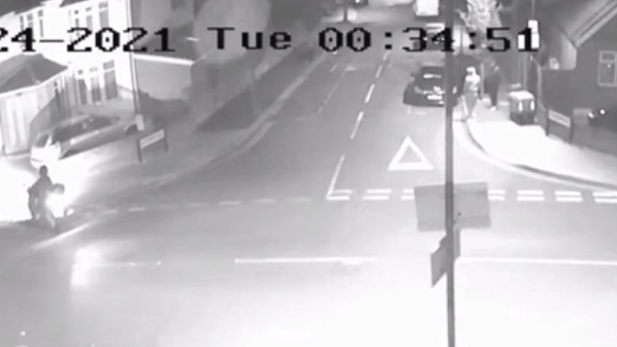 Video of moped rider shooting two men in London released in hunt for ...