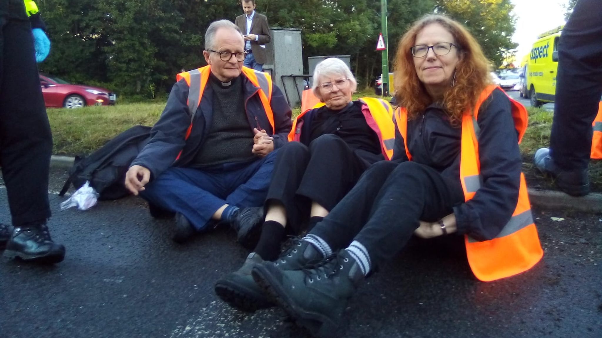 Insulate Britain: Eleven more protesters arrested after blocking M25 ...