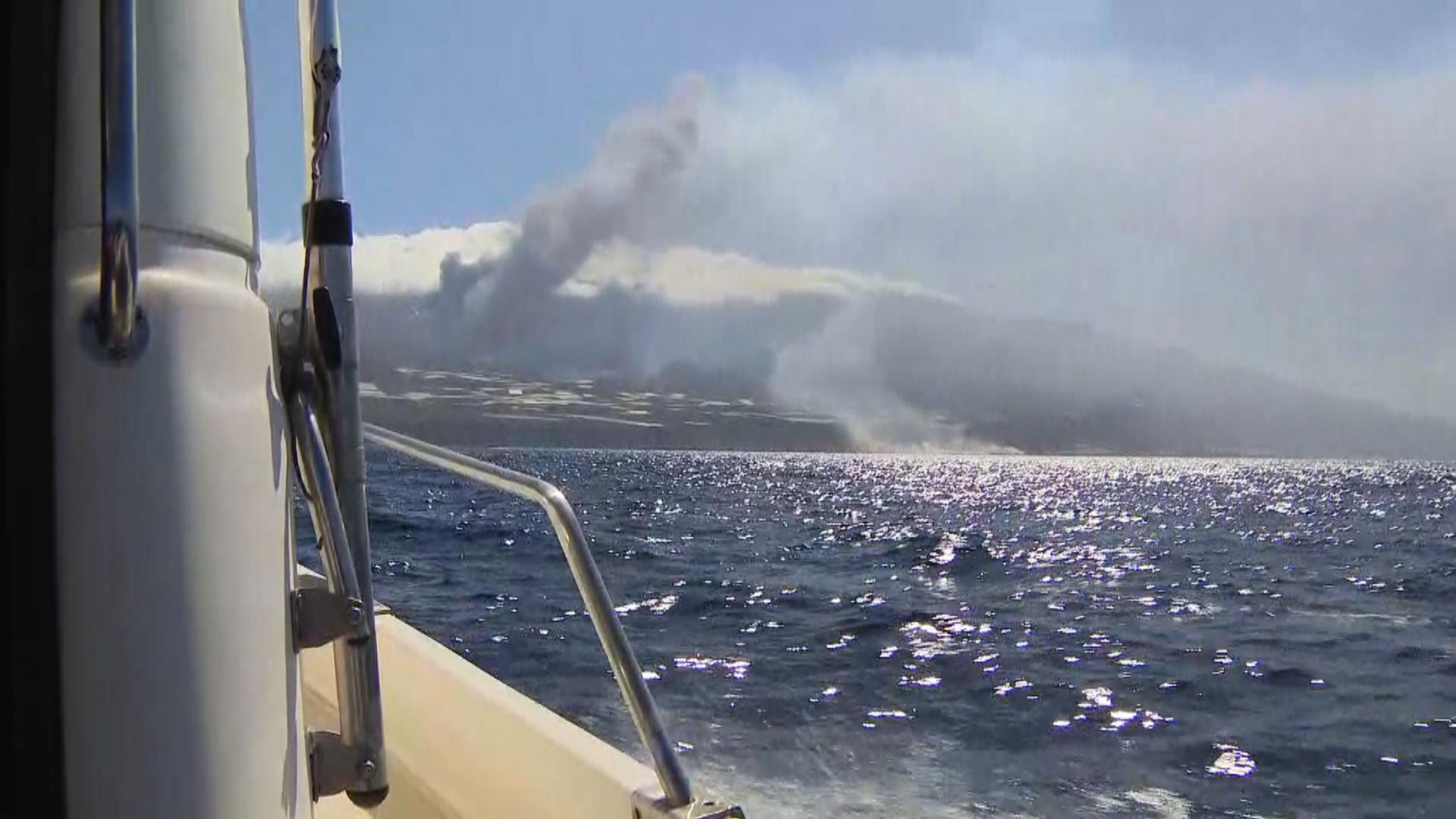 La Palma volcano: Acid-flecked plumes of steam rise as lava reaches the ...