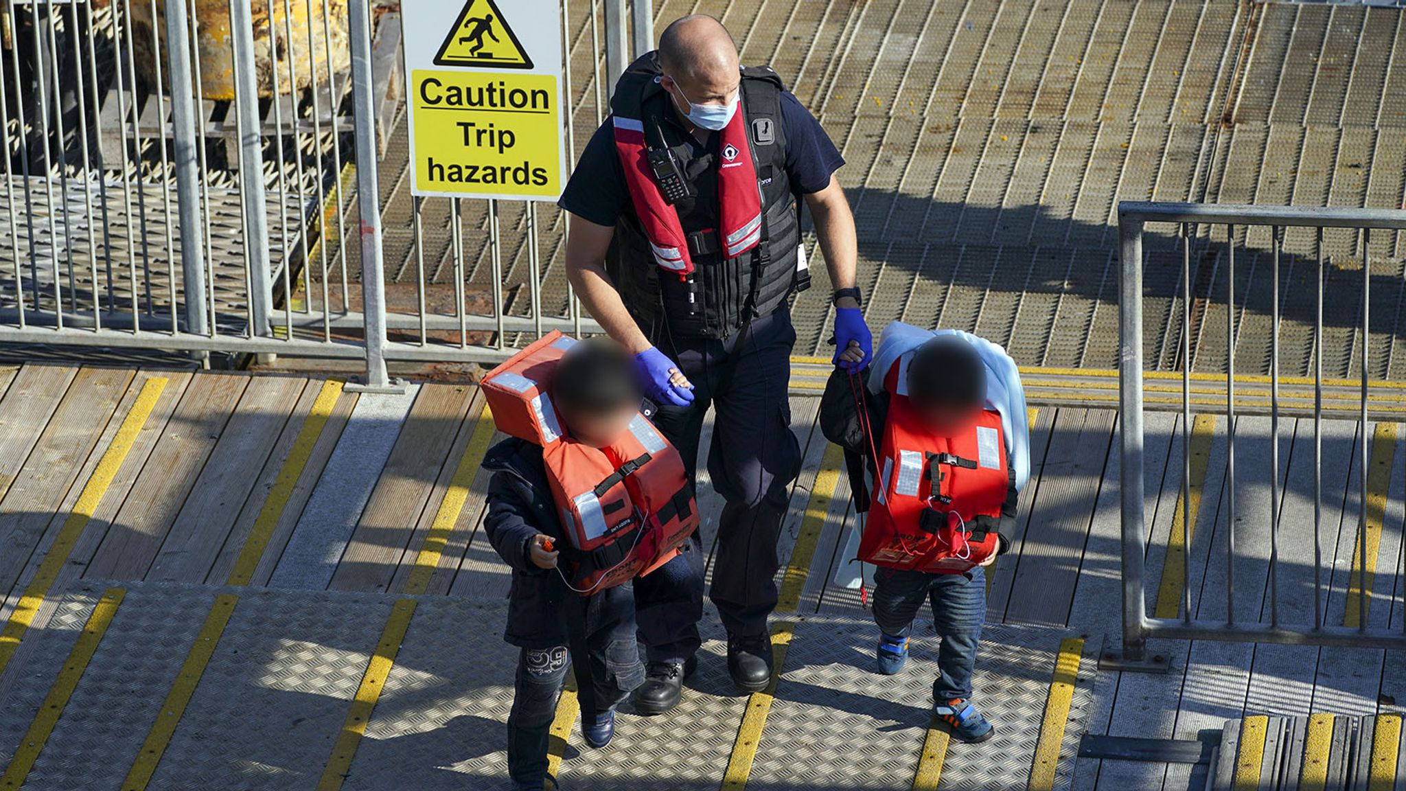 Migrant crisis: France calls plan to turn back Channel migrants ...