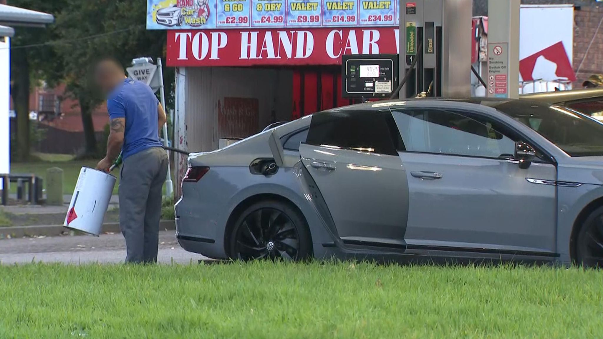 Fuel crisis: Petrol and driver shortages cause chaos at forecourts ...