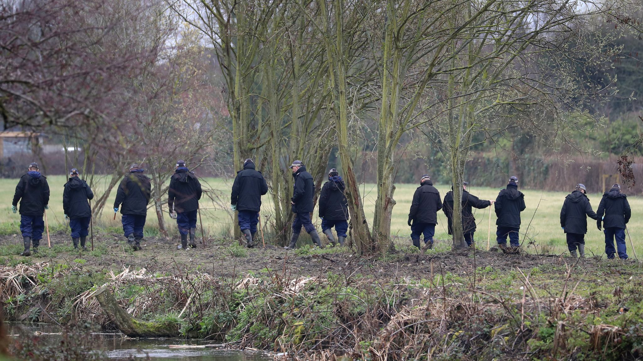 Wayne Couzens handcuffed and arrested Sarah Everard before killing her ...