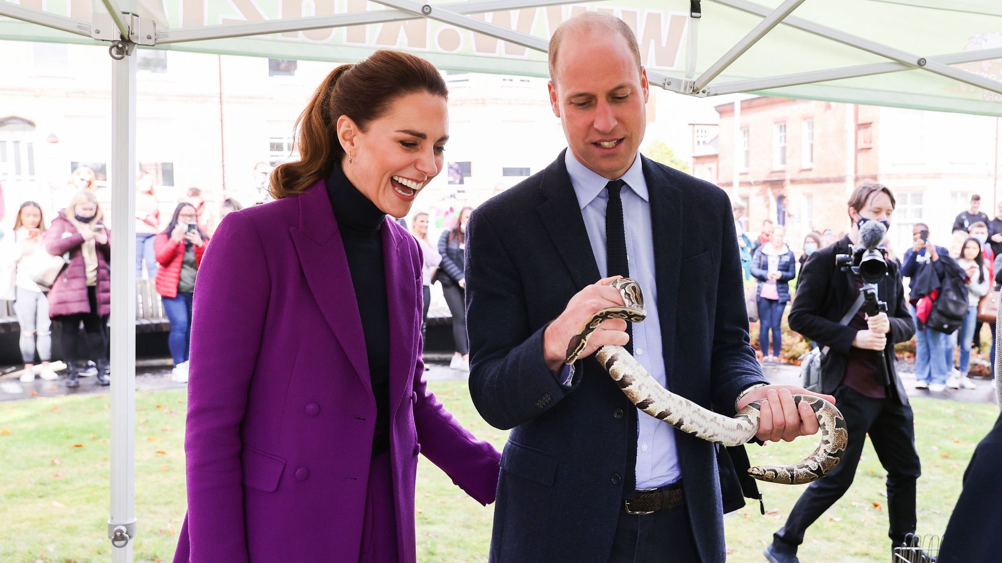 Kate handles tarantula and bird as she and Prince William meet student ...