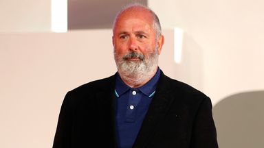 Roger Michell: Julia Roberts leads tributes to Notting Hill director ...