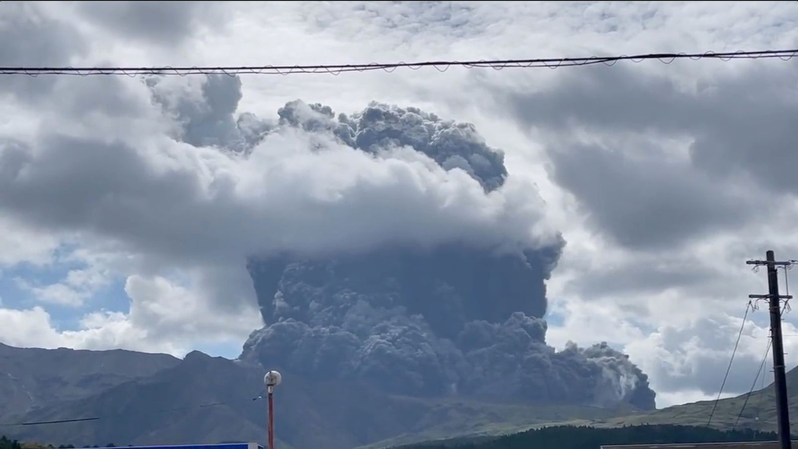 Japan's Mount Aso erupts spewing ash and smoke into sky | World News ...