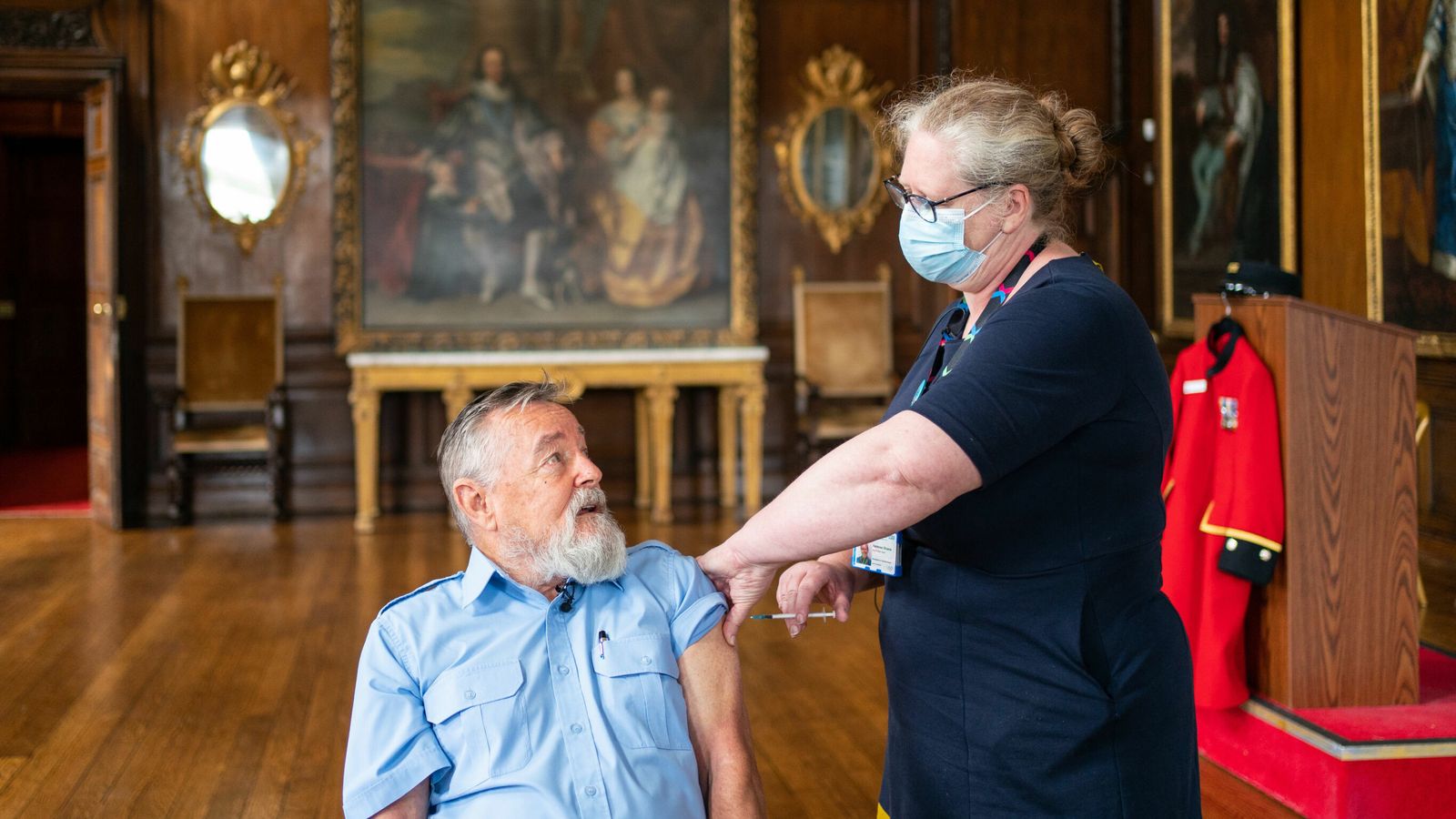 Covid 19 Who Can Get A Coronavirus Booster Jab And When You Can Book