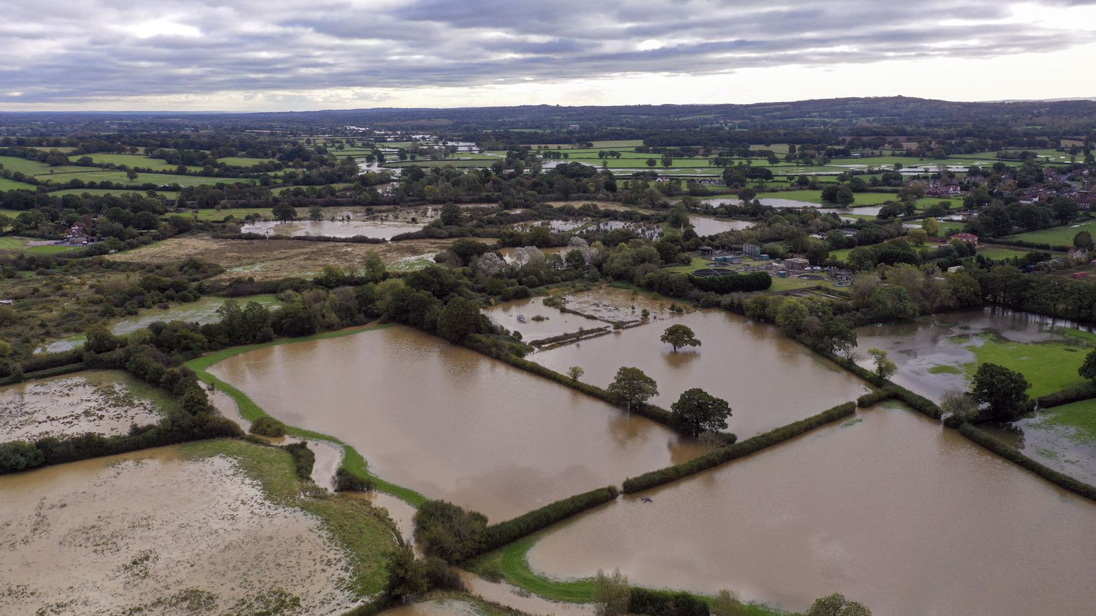 UK weather: Thames Barrier to close for 200th time amid flood warnings ...