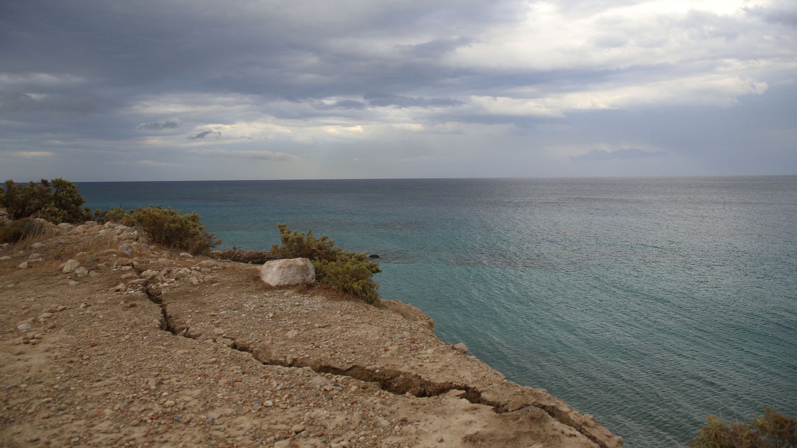 Crete earthquake: Greek holiday island hit by large 6.4 magnitude ...