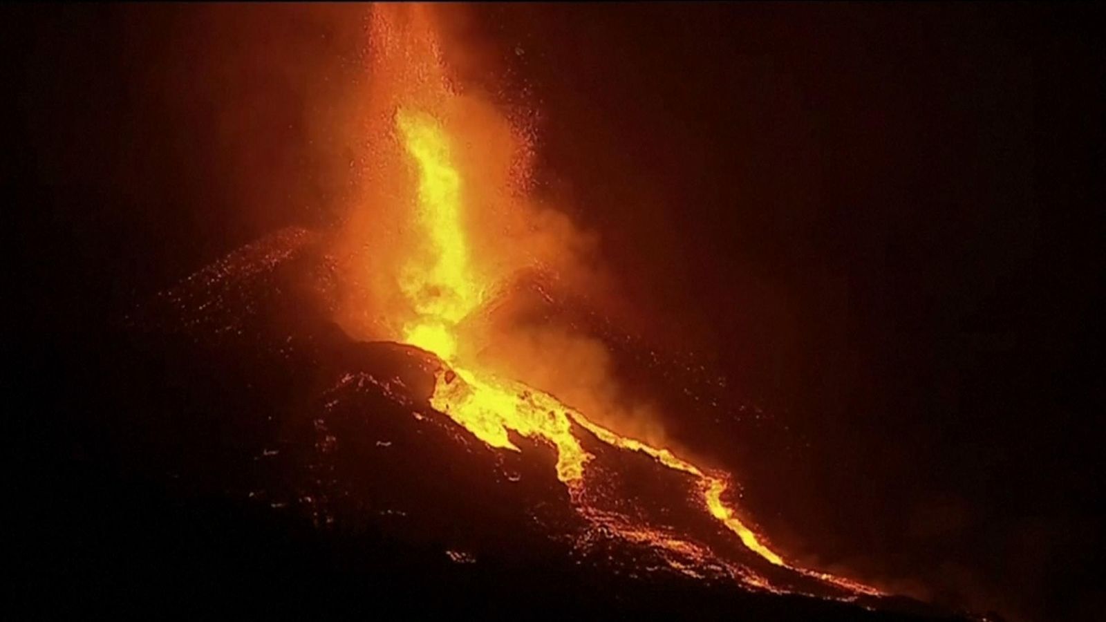 Spain: La Palma volcano in Canary Islands increases in activity | World ...
