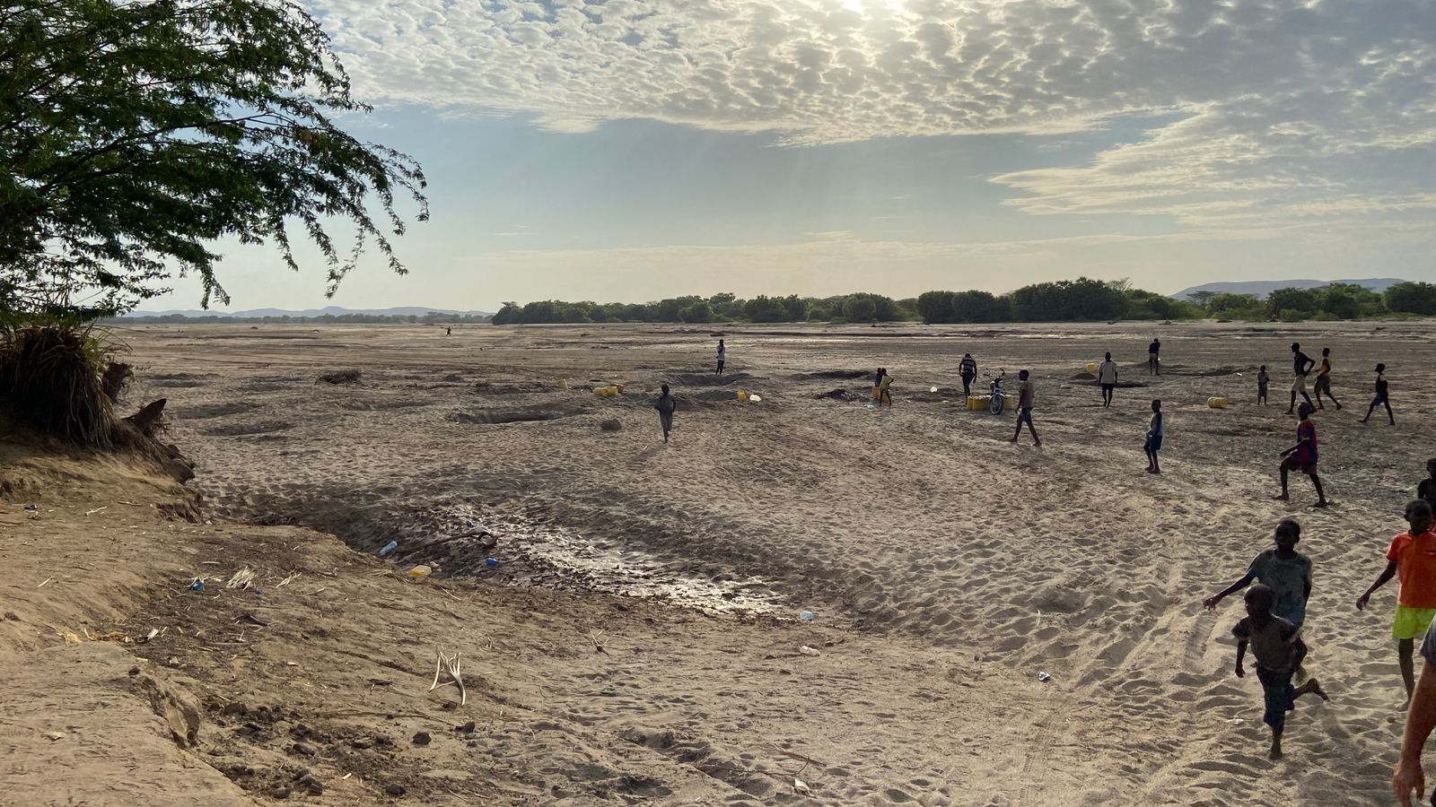 Kenya drought: How 'the land of plenty' became a barren home where the ...