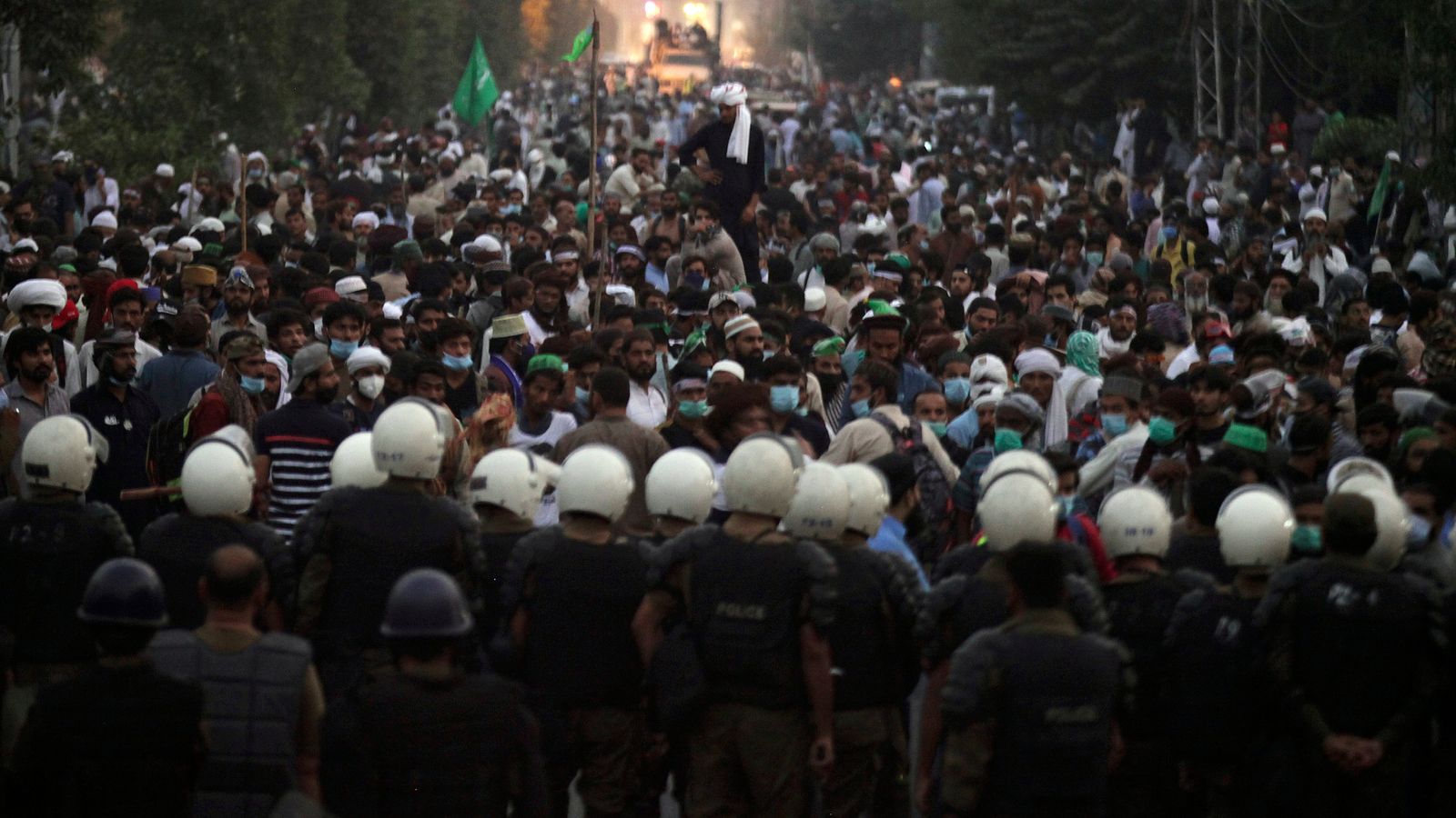 Pakistan: At least four dead as banned Islamist group TLP continues ...