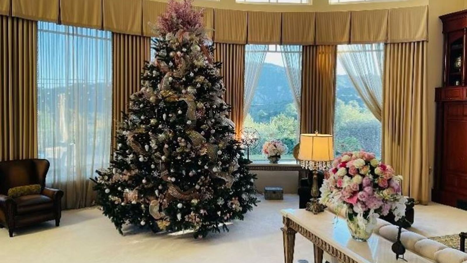 Britney Spears: Why pop singer says she is celebrating Christmas early ...