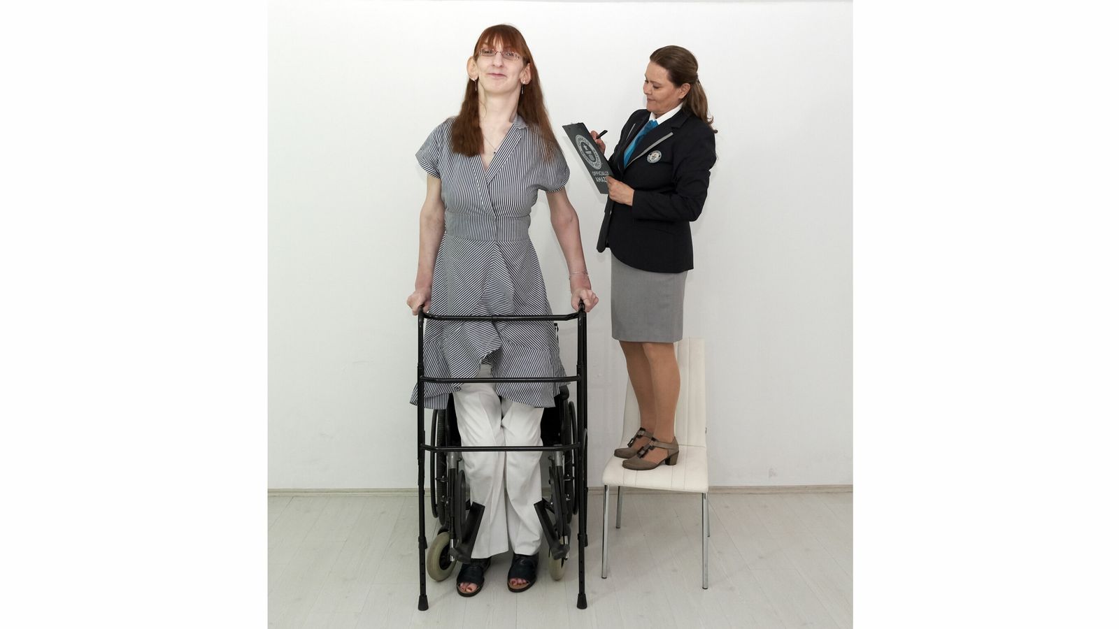 Rumeysa Gelgi: 'Inspirational' Turkish woman who is over 7ft sets ...