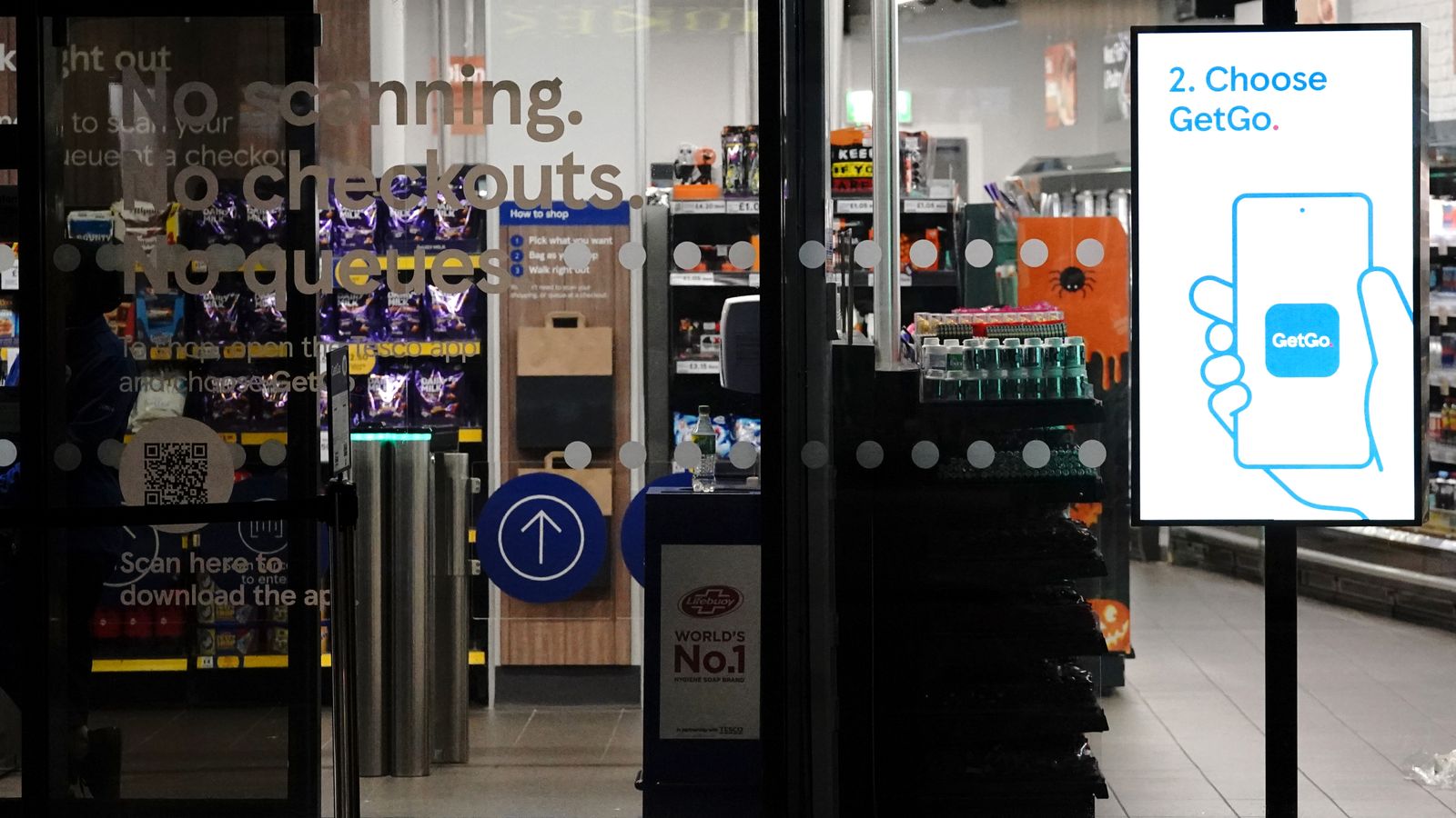 Tesco: First checkout-free convenience store opens in London | UK News ...