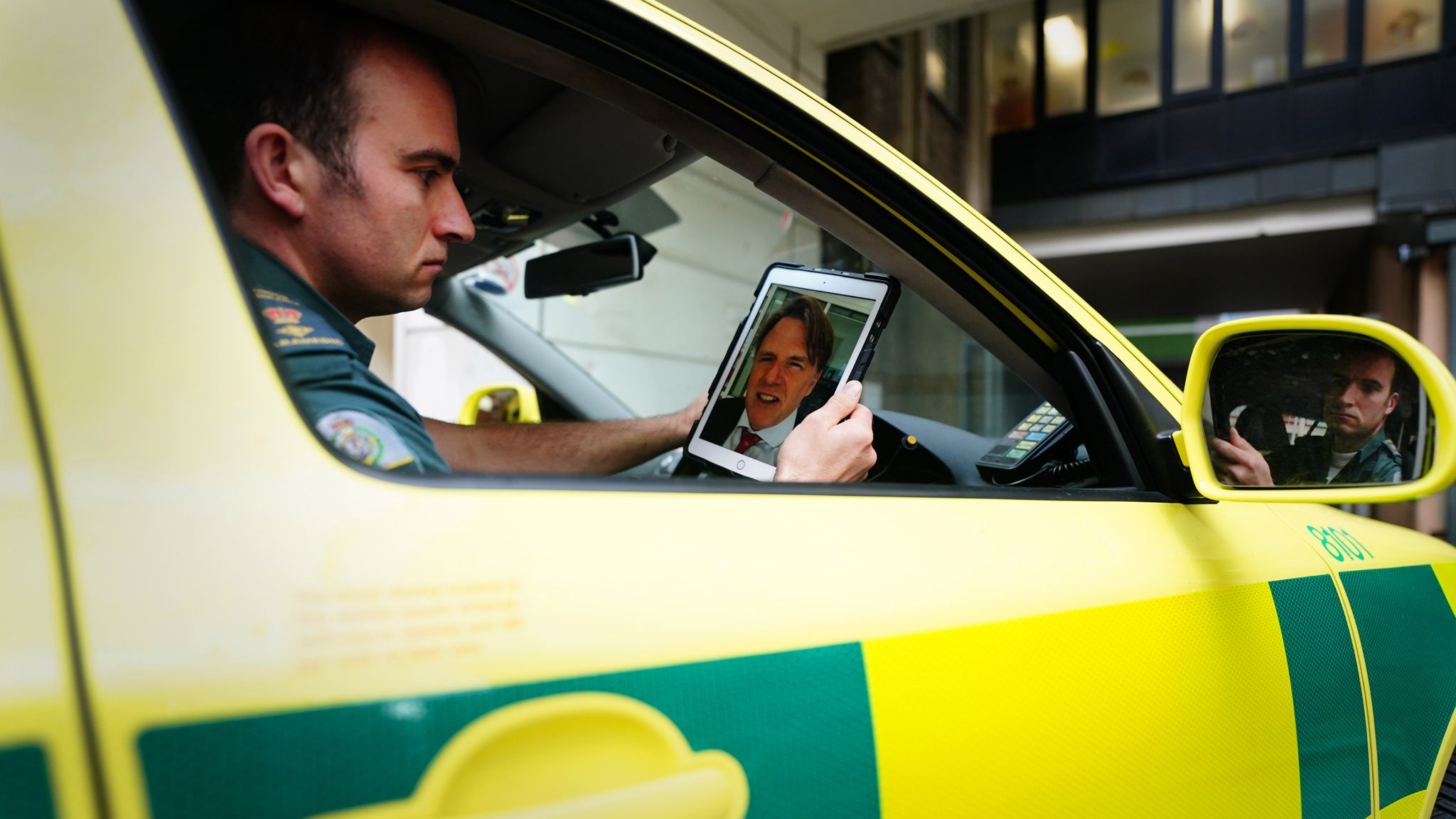 FaceTime calls between doctors and paramedics at 999 call-outs improves ...