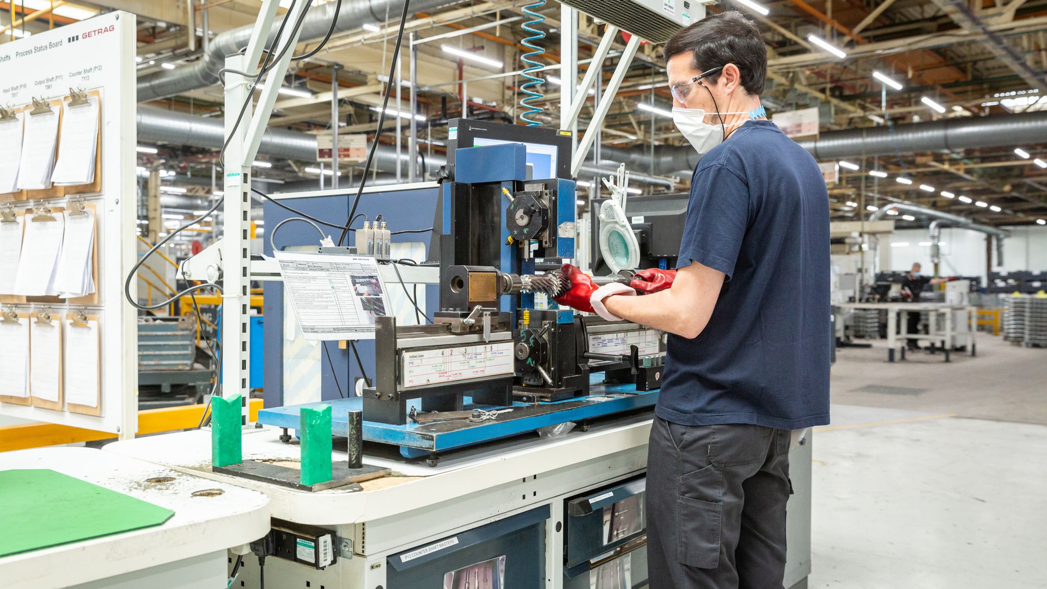 Ford backs UK plant with £230m investment to support electric car ...