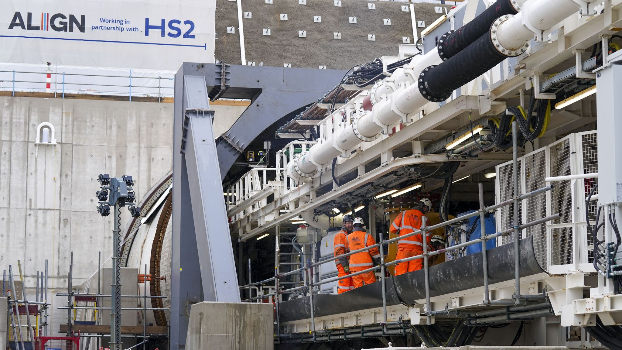 HS2: Bailiffs start removing environmental protesters from trees and ...
