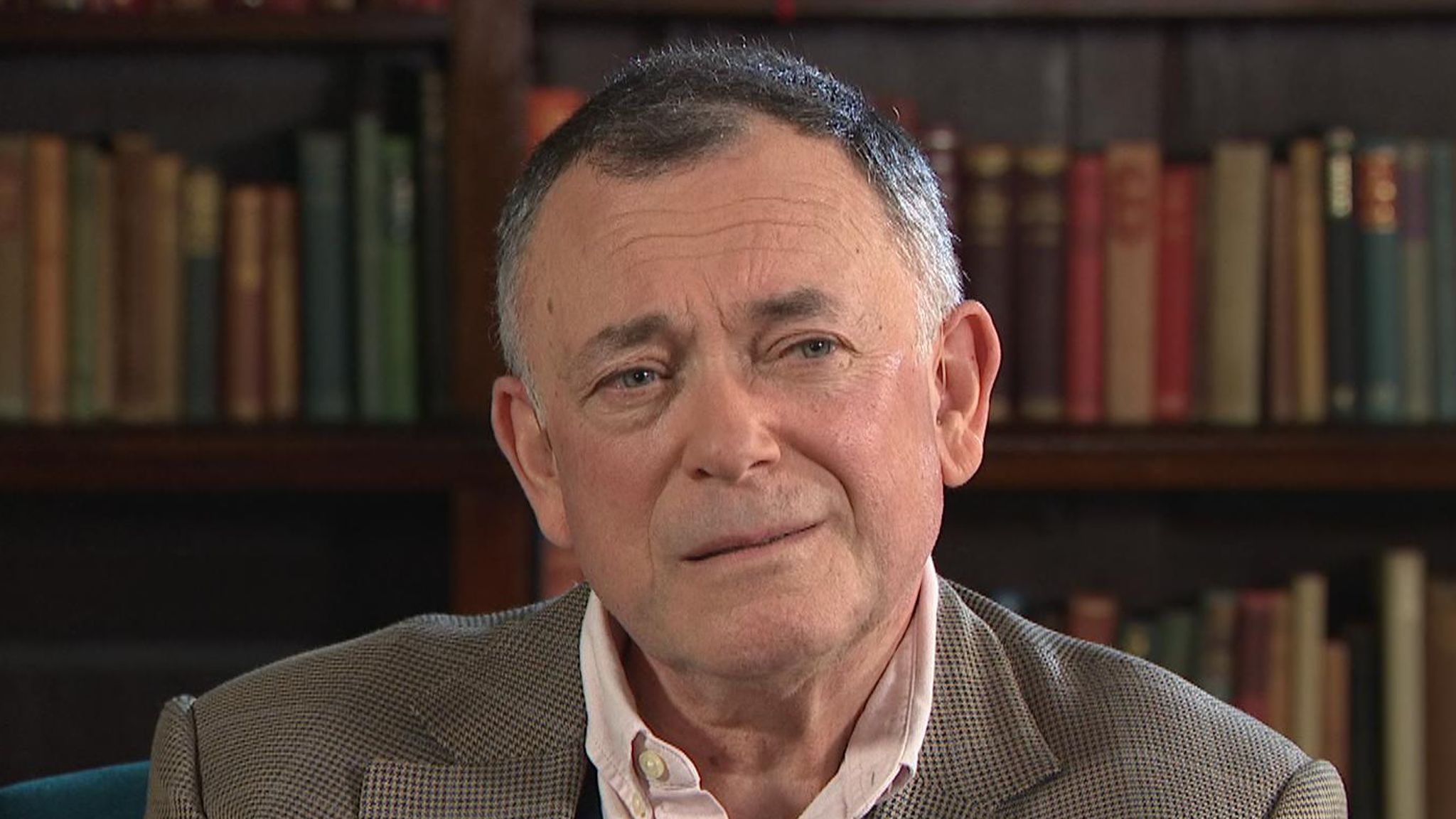 Ghislaine Maxwells brother accuses prison guards of physical abuse as ...