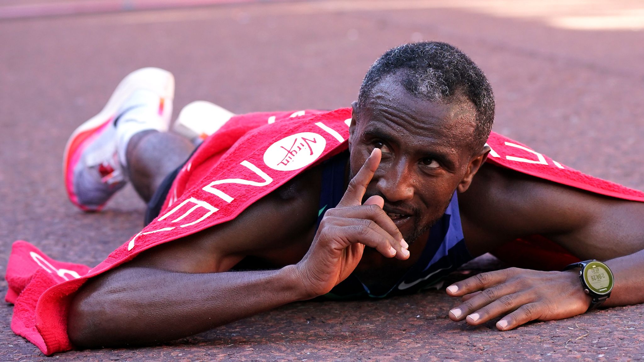 London Marathon 2021: Tens of thousands take part as event returns ...