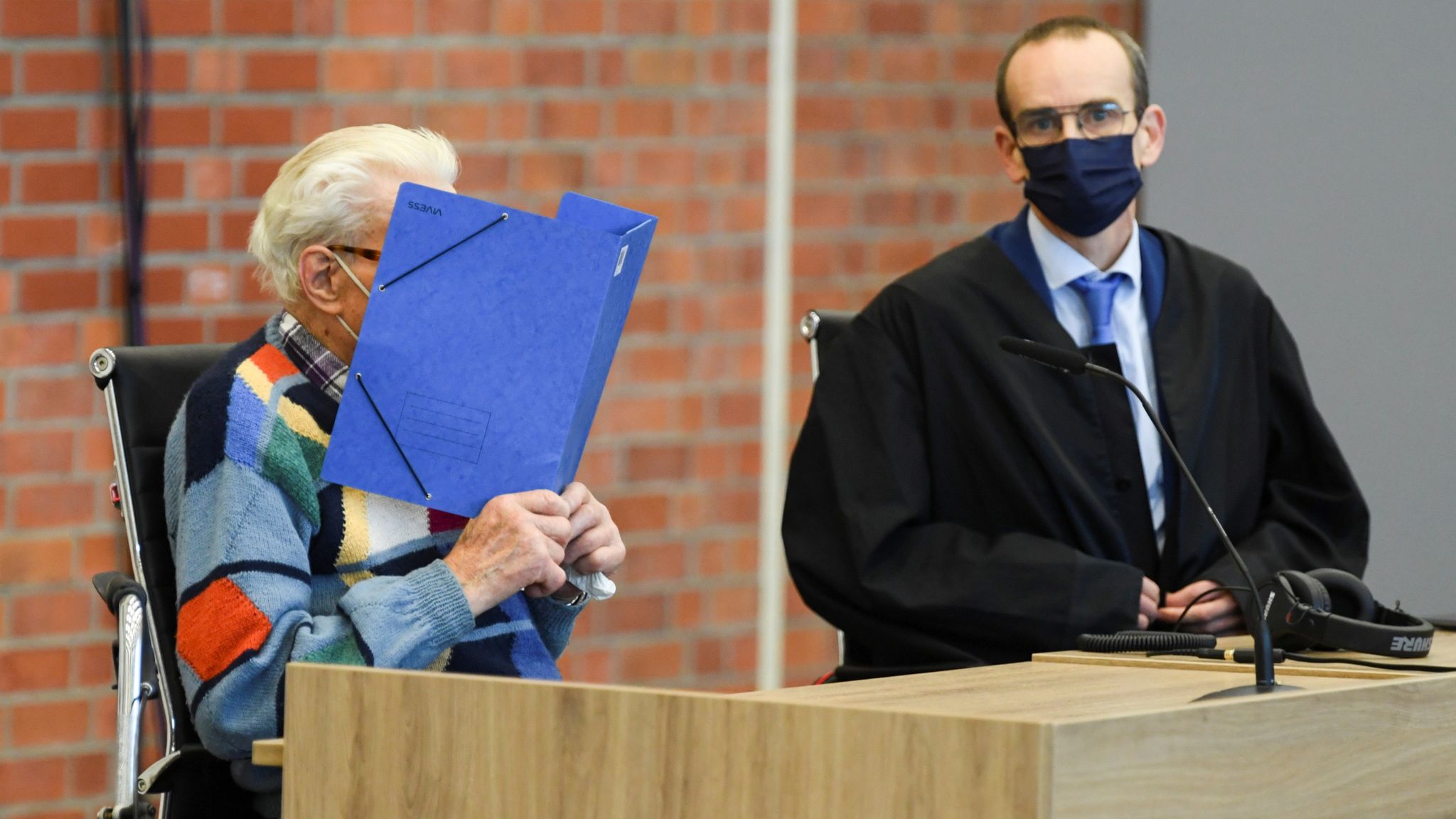 100-year-old former Nazi camp guard goes on trial in Germany over 3,518 ...