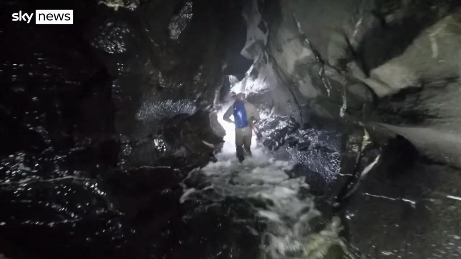 Ogof Ffynnon Ddu: Inside Welsh cave system where man is trapped | UK ...