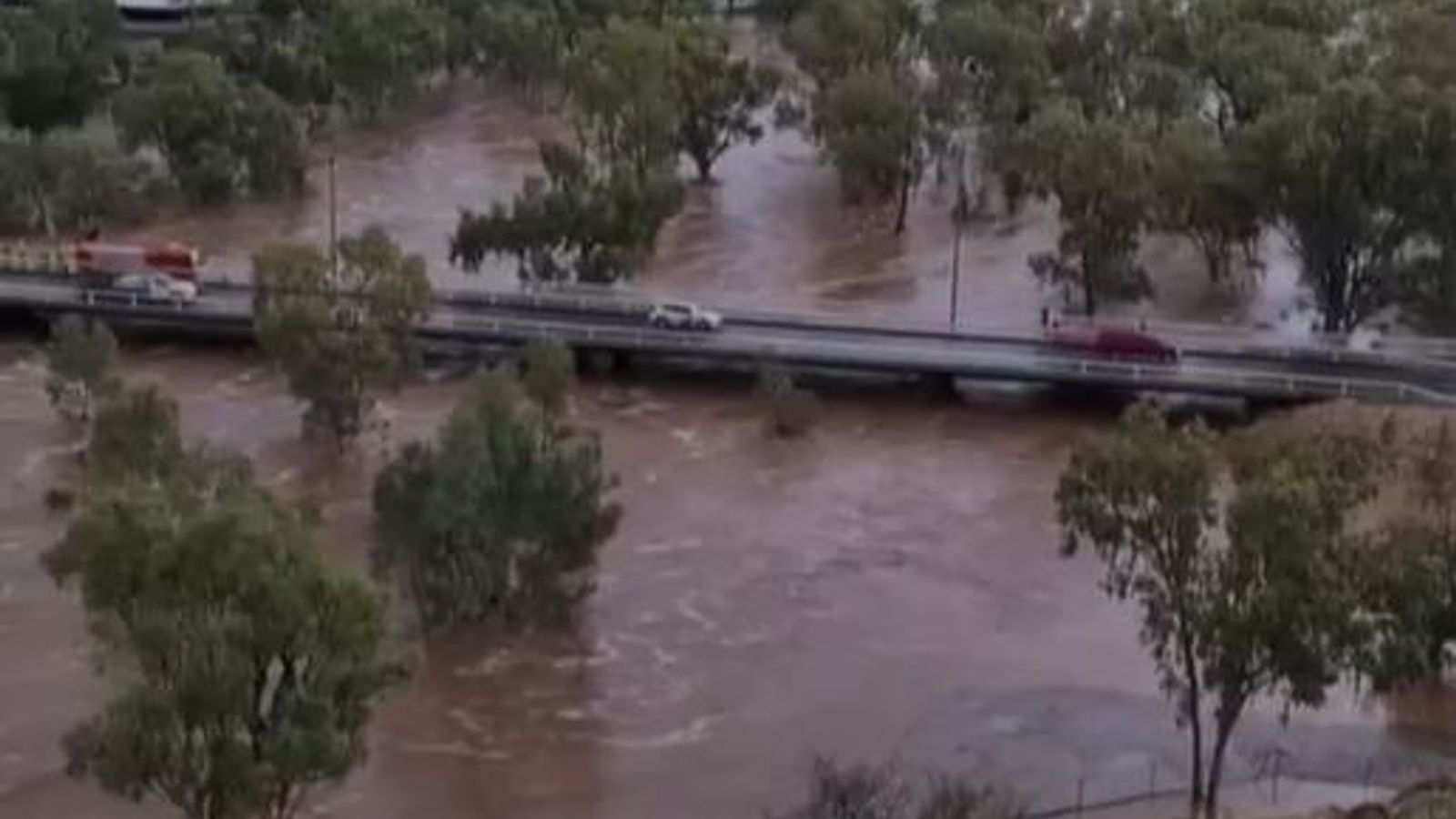 Video: Record rain rejuvenates dry river in Australia | Sky News