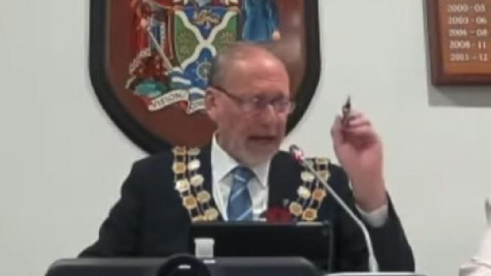 Video: Police called to Maldon council meeting as it descends into ...