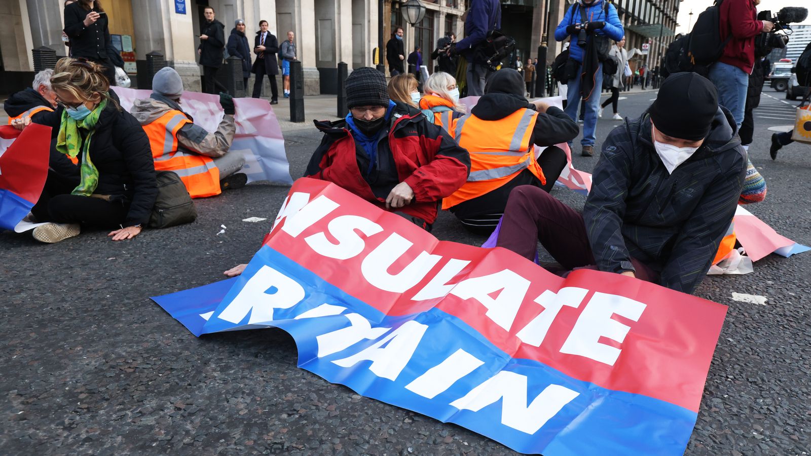 Insulate Britain protesters glue themselves to roads outside Parliament ...