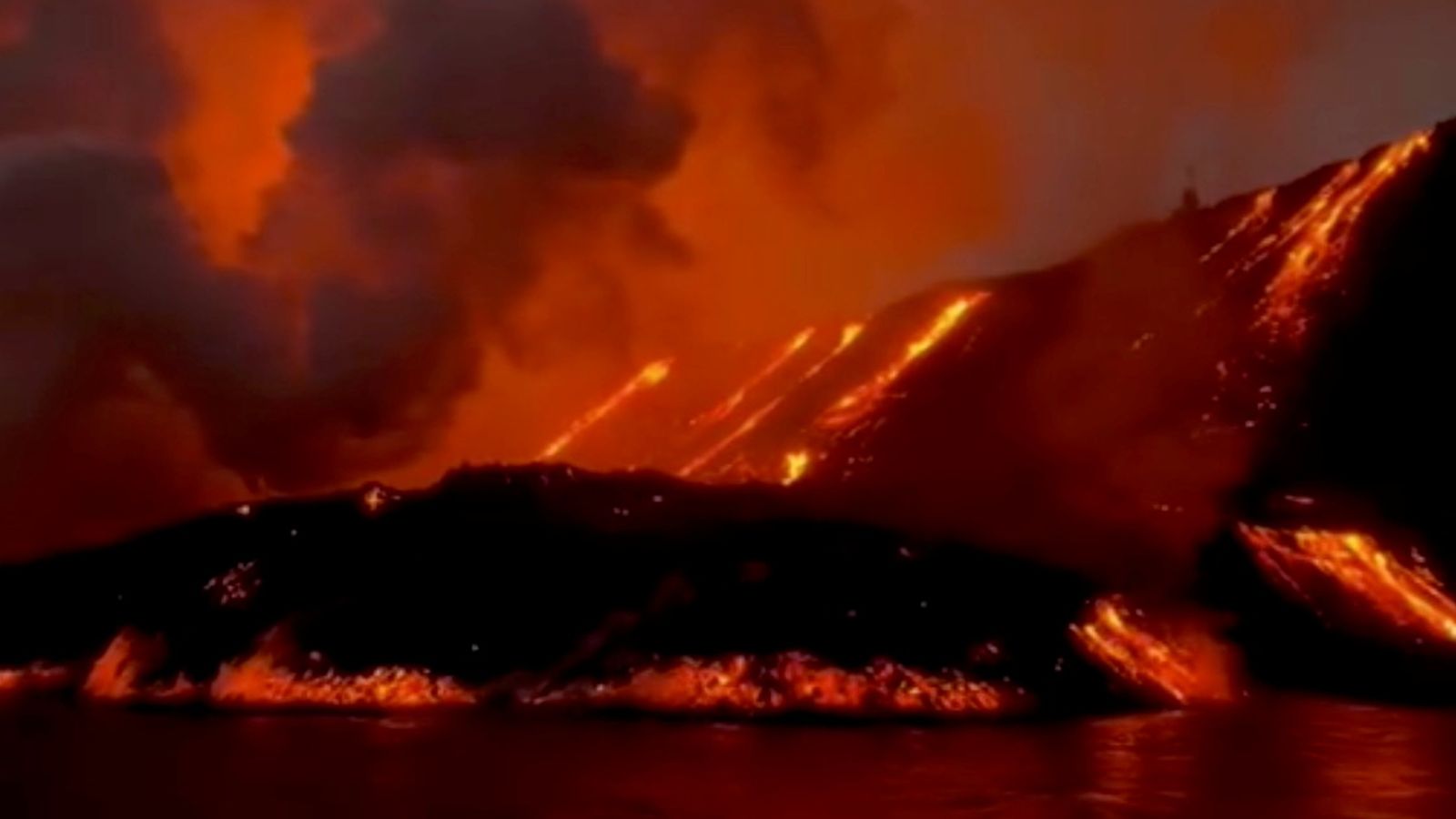 Sao Jorge: Experts warn quake-hit Azores island could witness volcanic ...