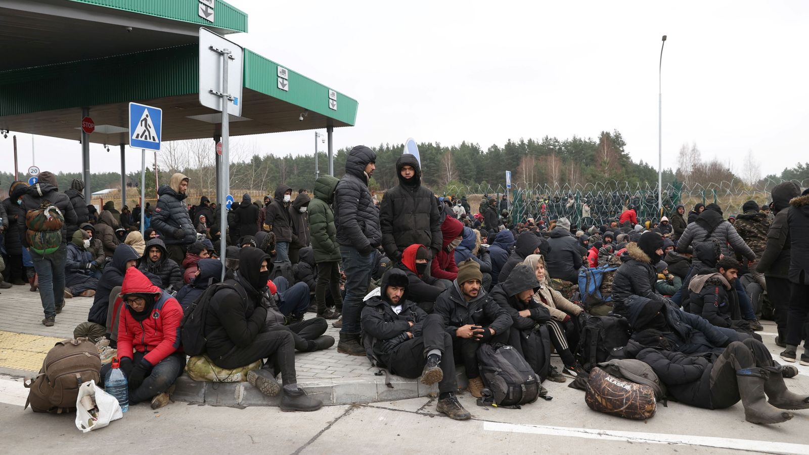Poland-Belarus border: Shivering, hungry migrants hope the EU will ...