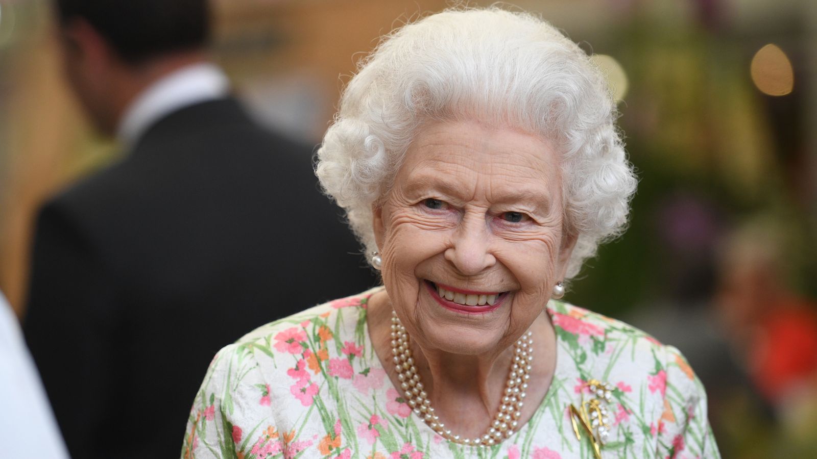 Queen will attend Remembrance Sunday service at Cenotaph this weekend ...