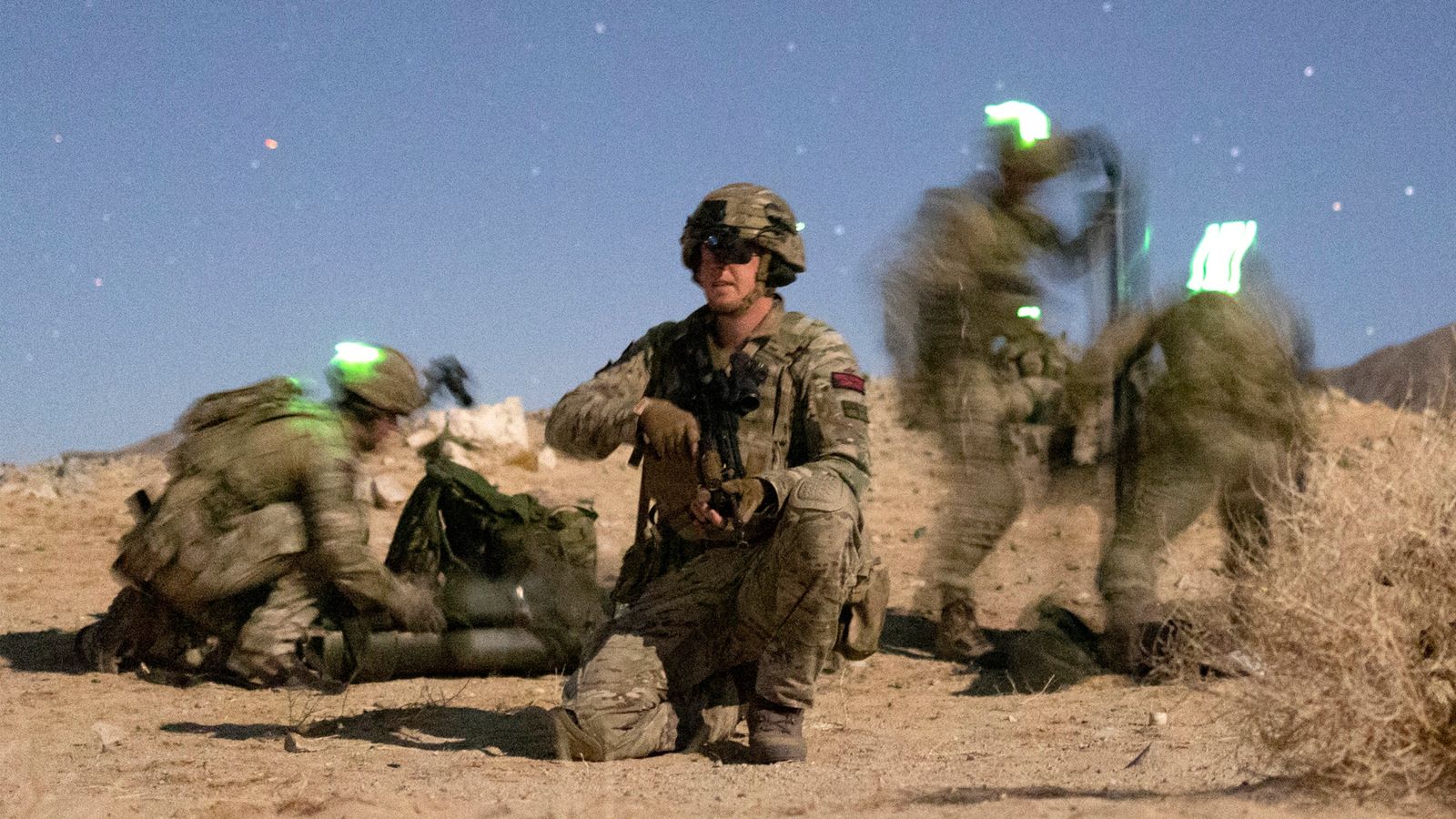 Royal Marines Commandos force US Marine Corps troops to surrender in ...