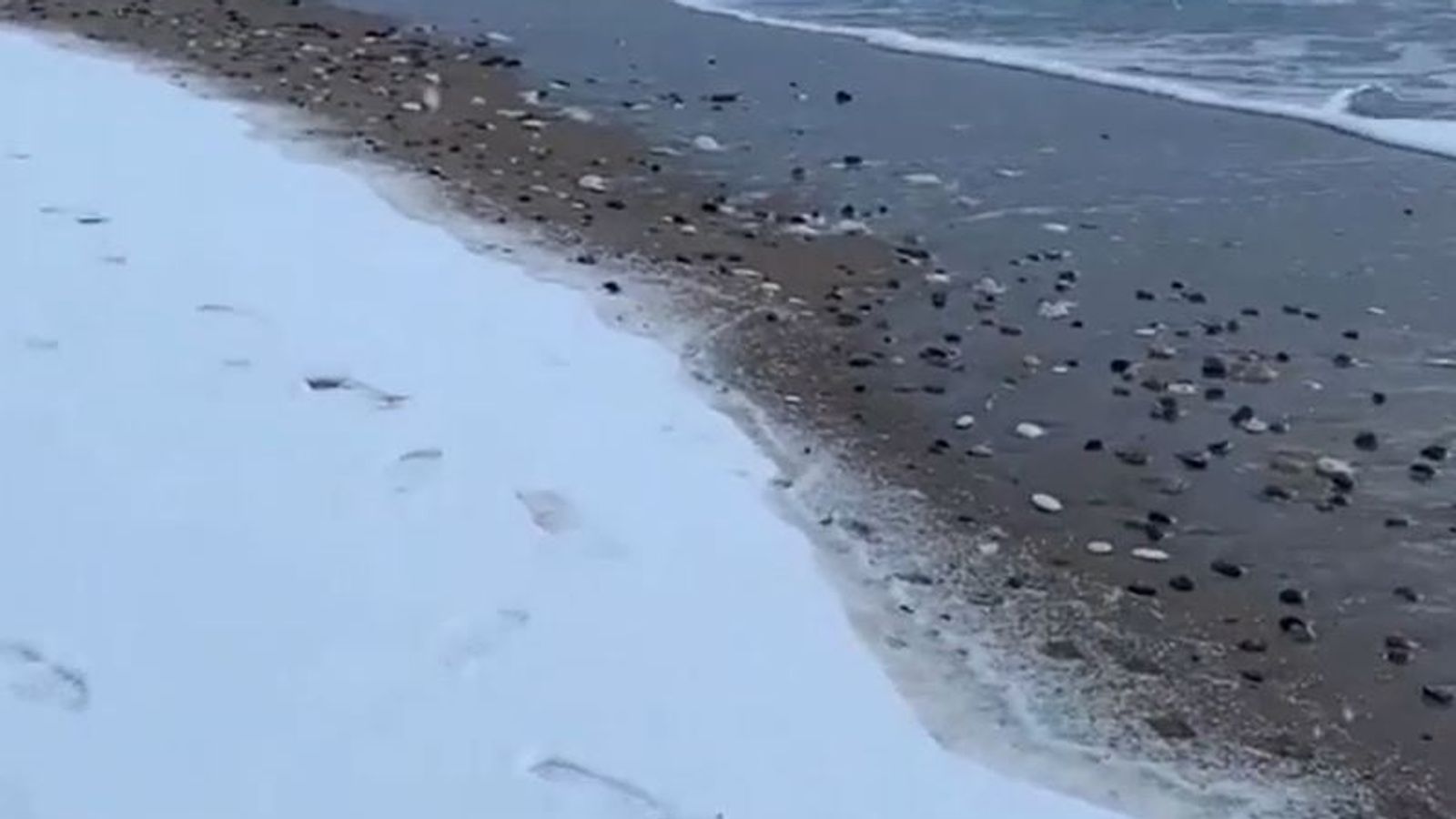 Video: Snow settles on Bridlington beach in East Riding of Yorkshire ...