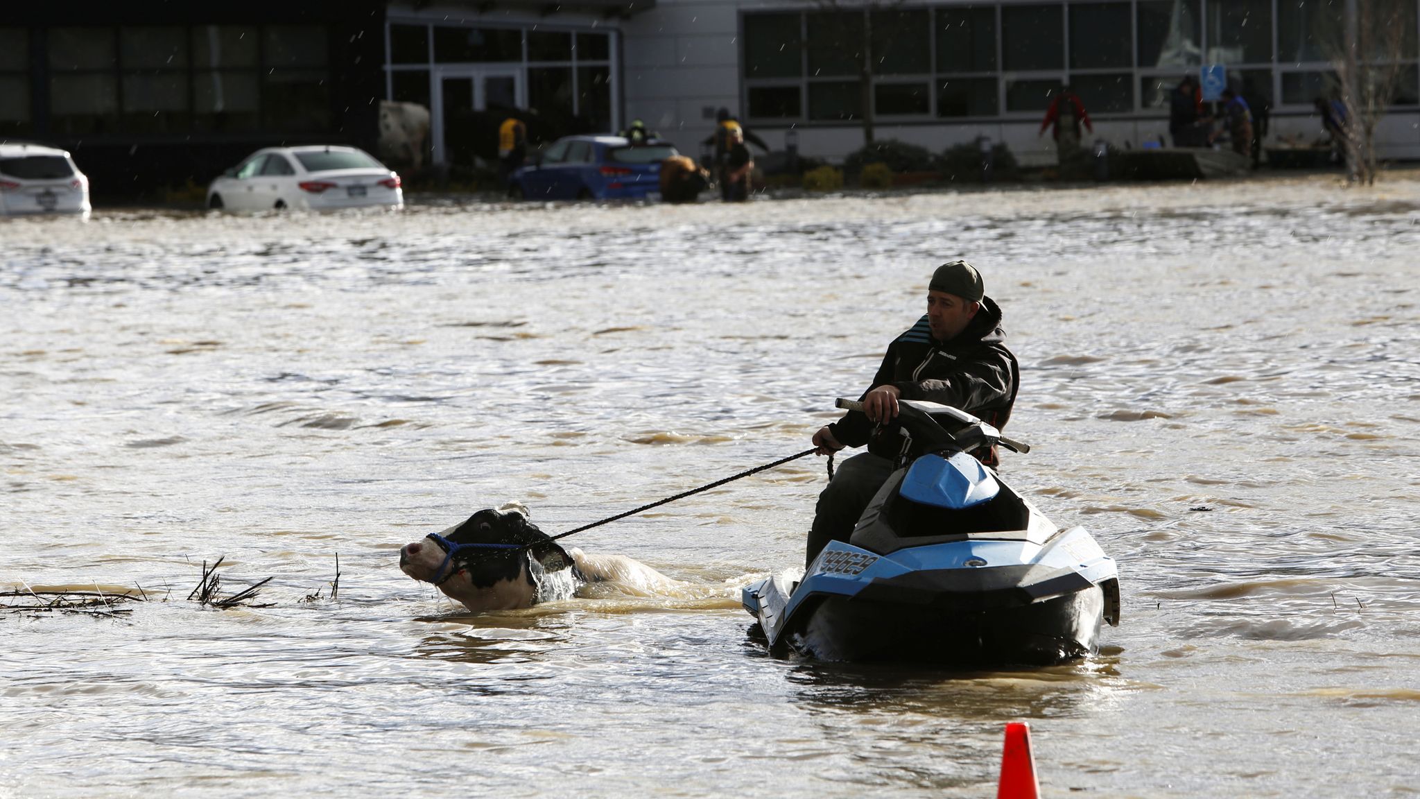 Washington and Canada flooding: One dead and thousands evacuated ...