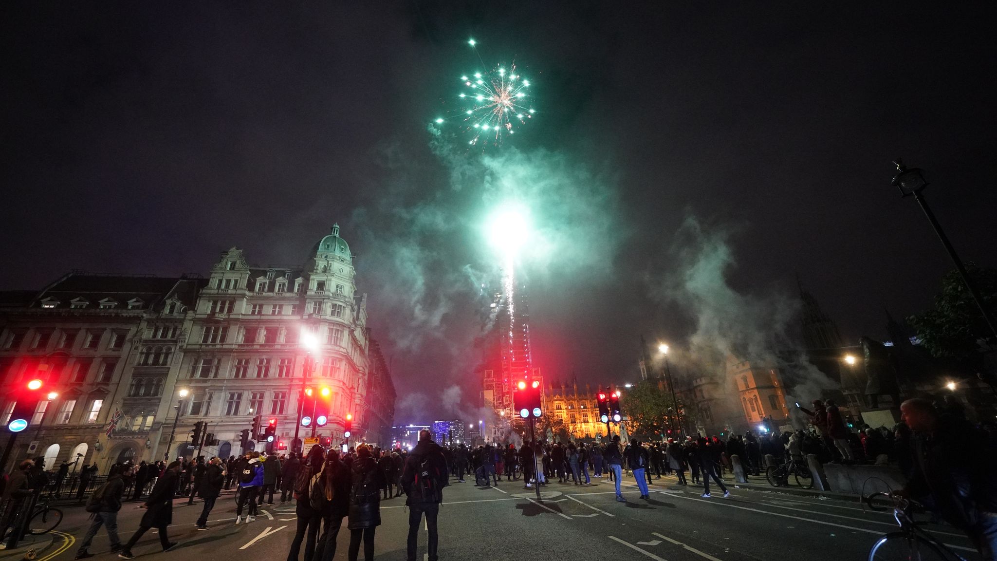 Million Mask March protesters in Guy Fawkes masks clash with police ...