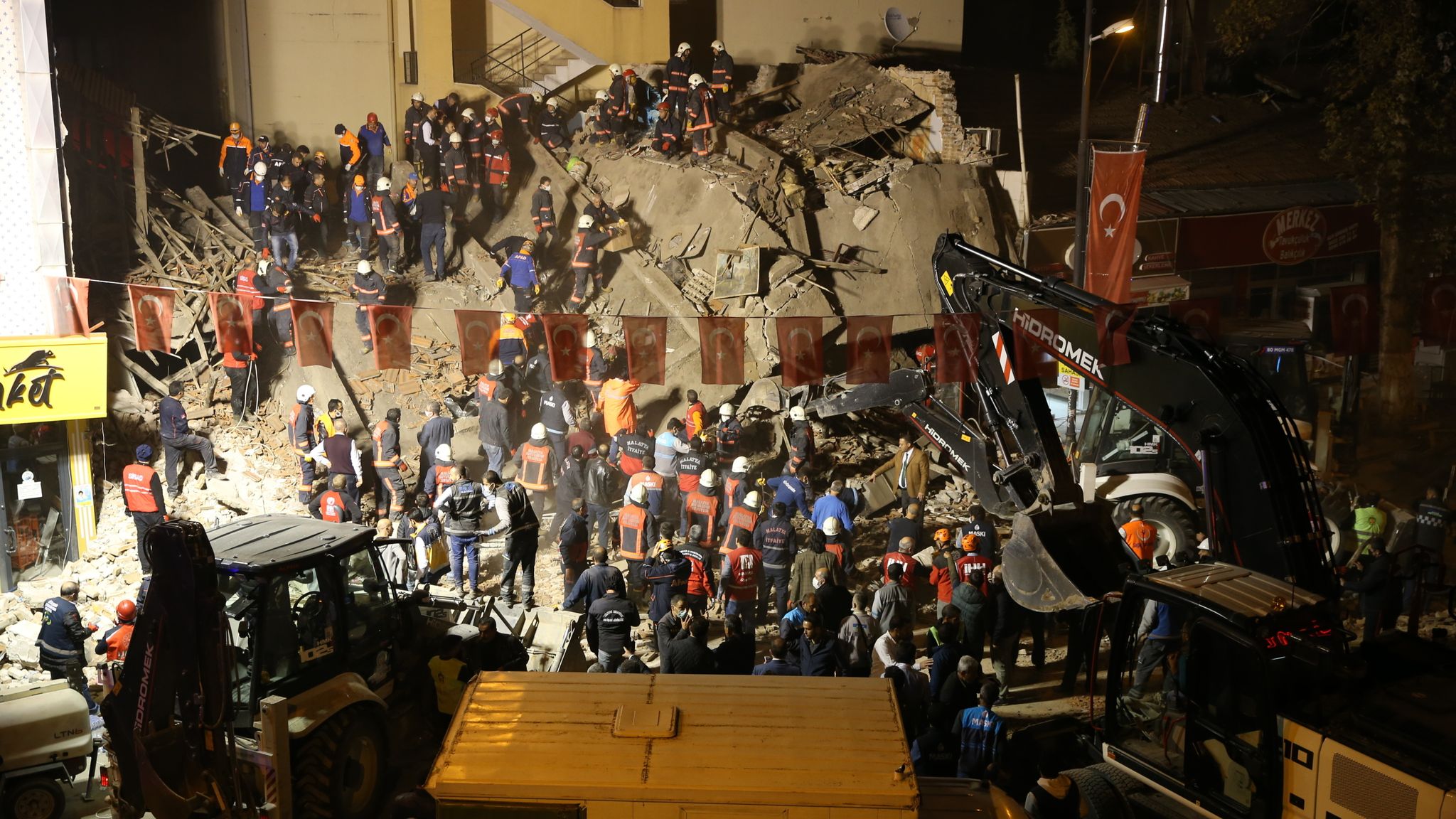 Turkey building collapse: 21 survive being buried under rubble ...