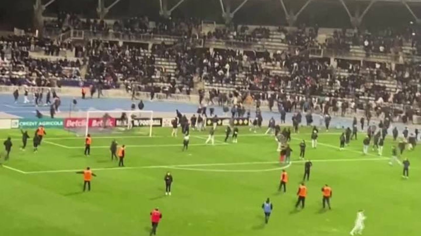 Paris vs Lyon French Cup game abandoned following crowd trouble | World ...