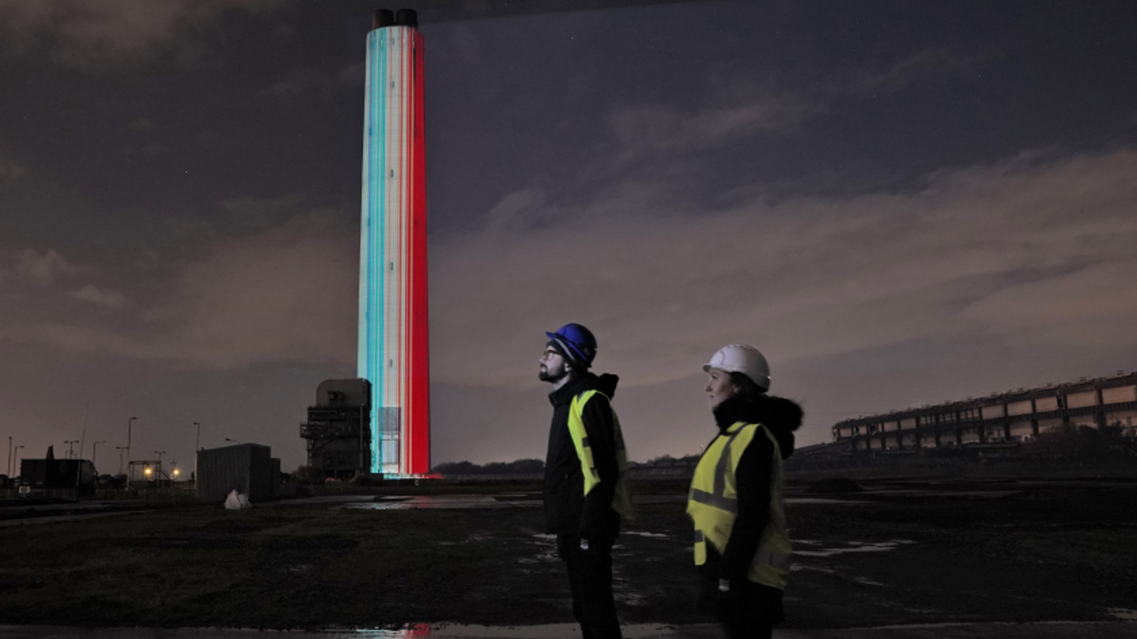 Scotland's Longannet power station demolition - watch video as chimney ...