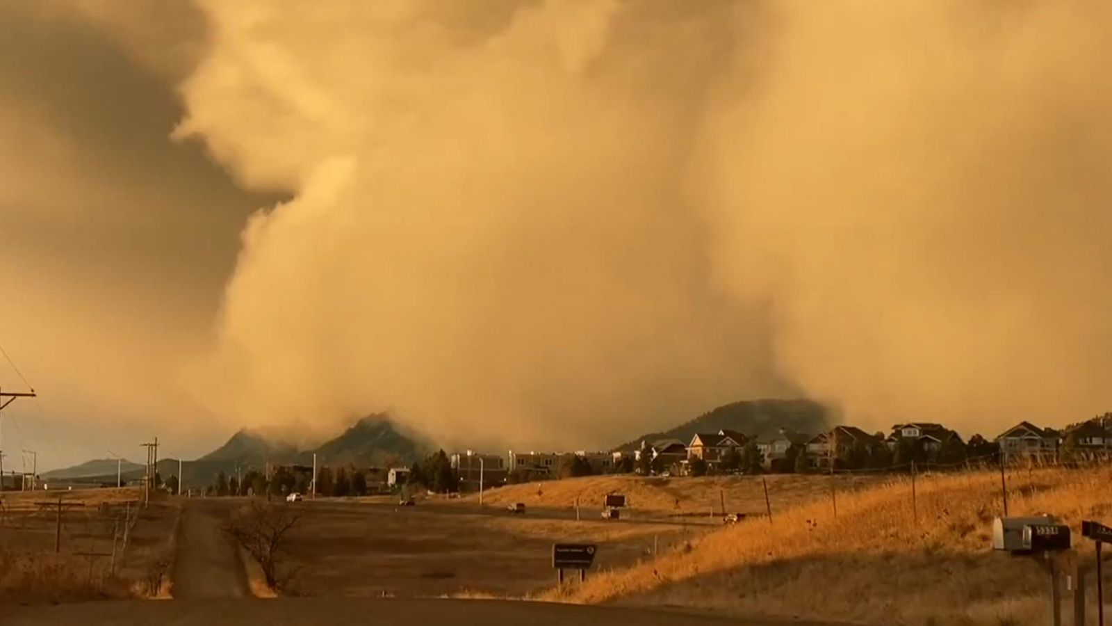Video: Powerful dust storm sweeps across Colorado | US News | Sky News