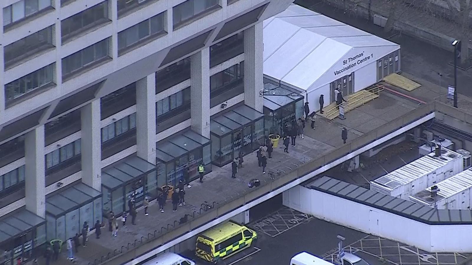 Covid 19 Long Queues For Booster Jabs In London Video Uk News