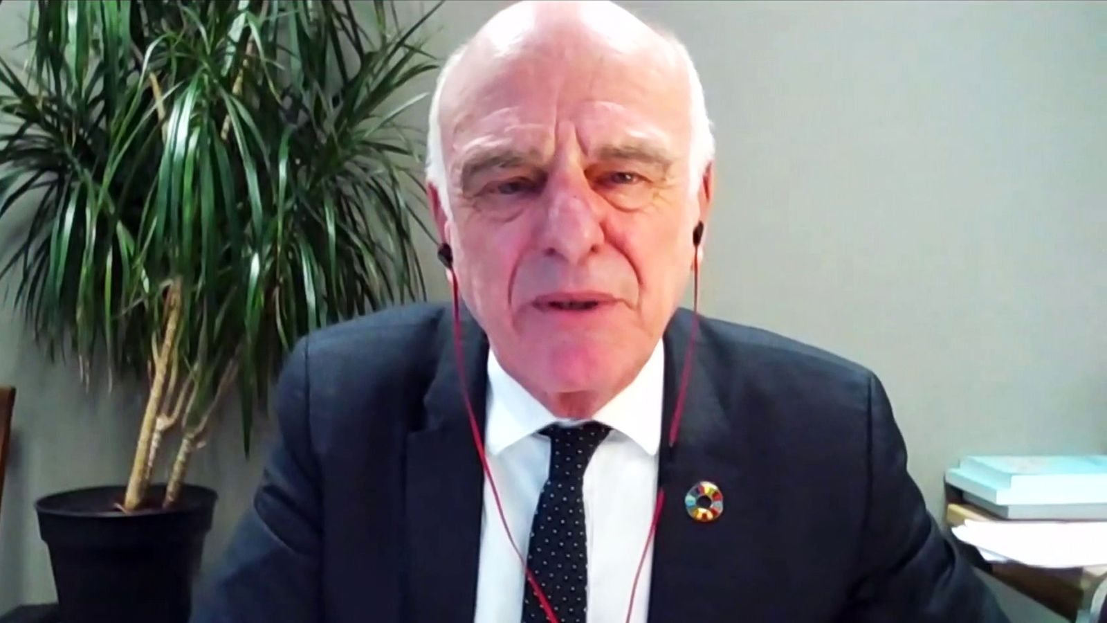 COVID-19: "An emergency situation" for the NHS, says Dr David Nabarro ...