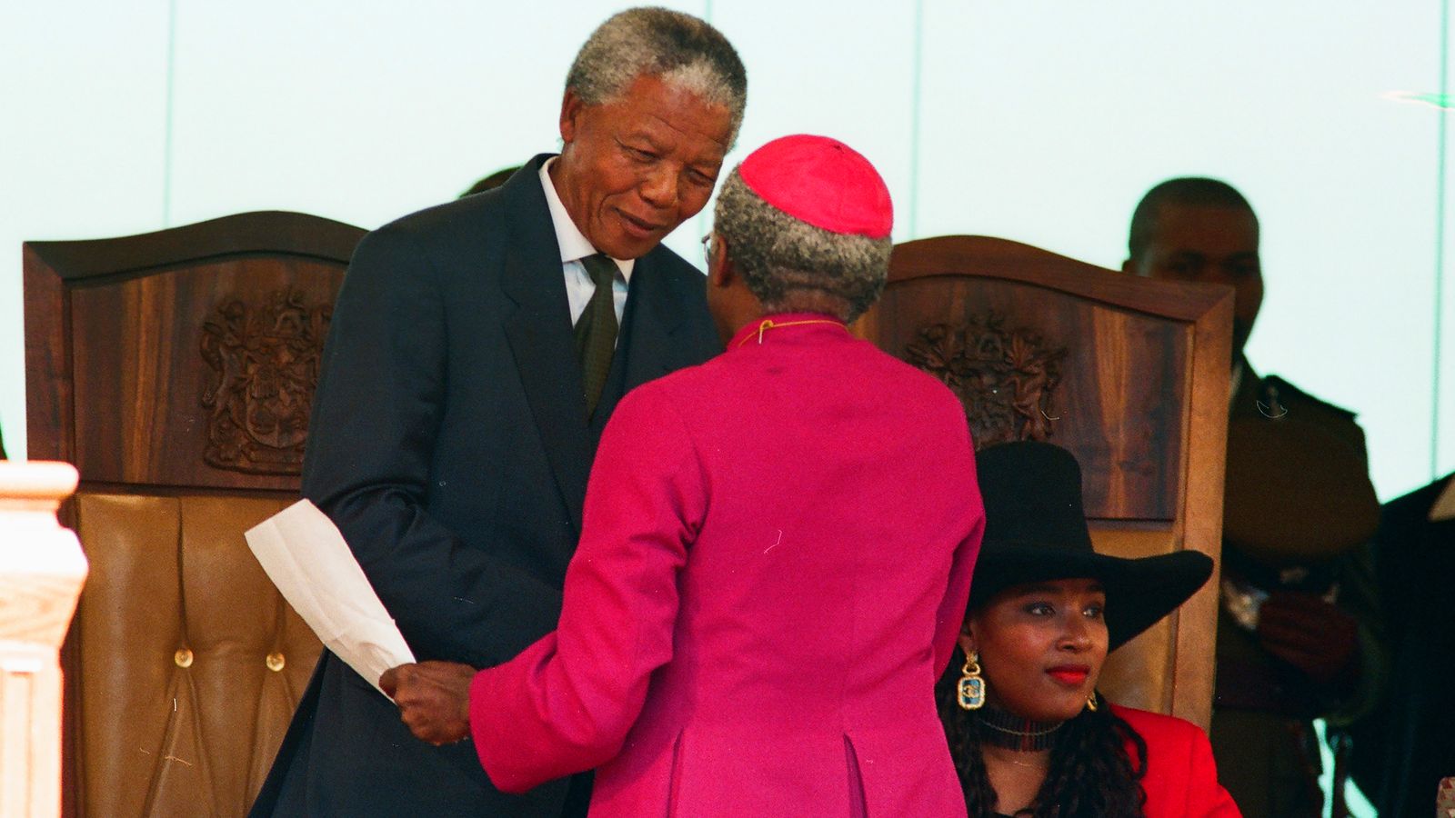Desmond Tutu: Queen praises Archbishop's 'great warmth and humour ...