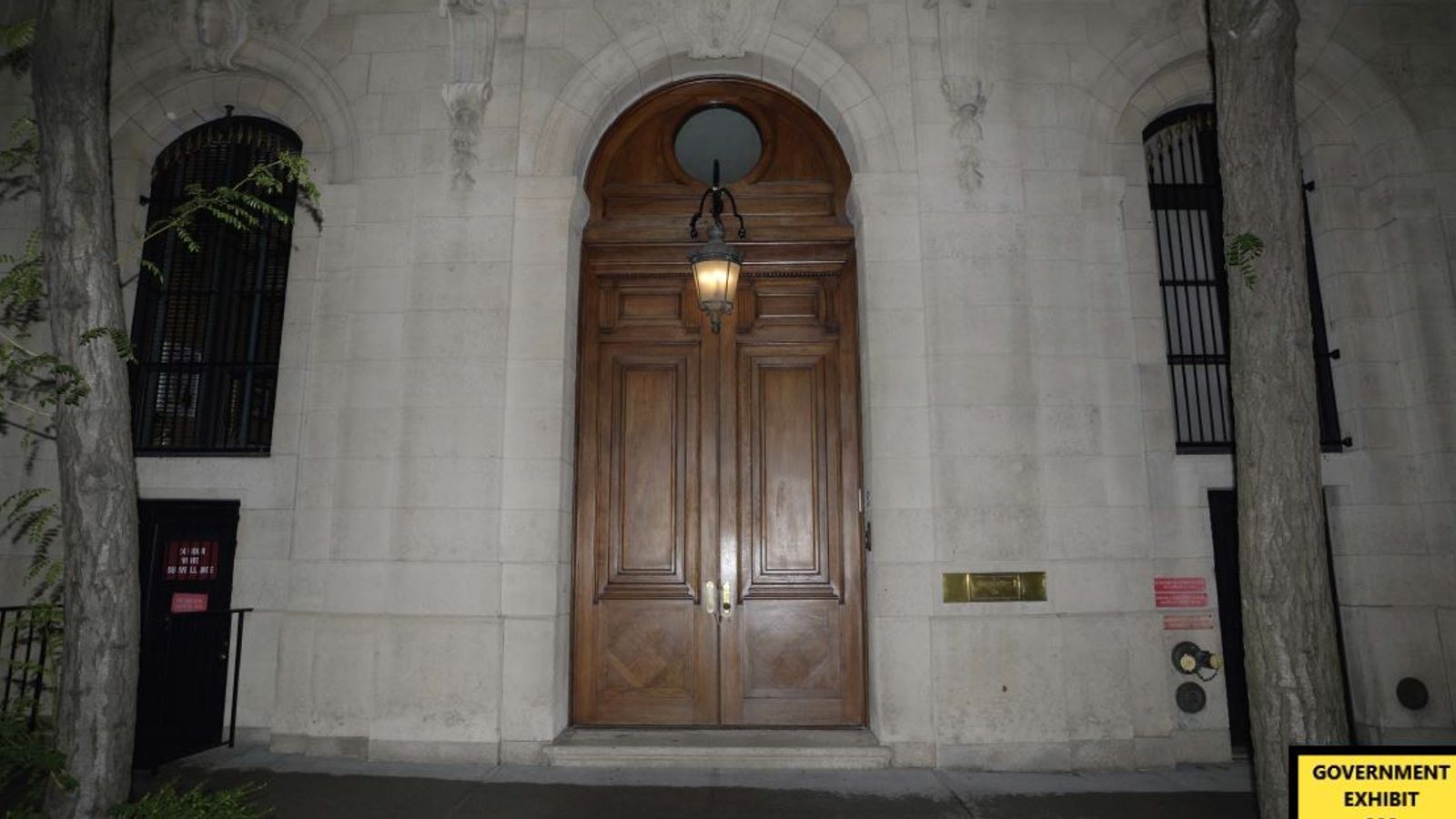 Ghislaine Maxwell trial: Massage room, nude photos and diamonds shown ...