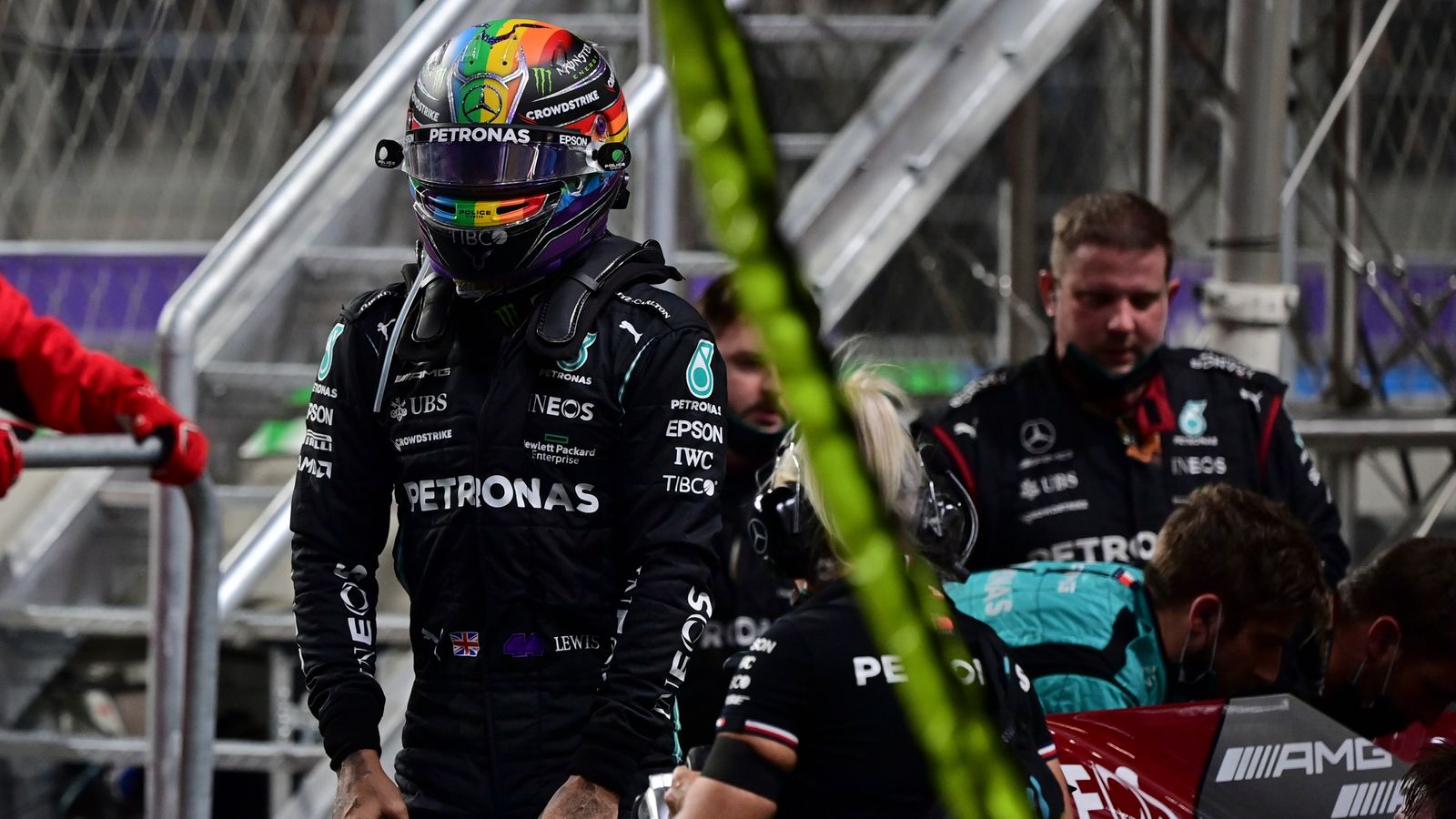 Lewis Hamilton takes F1 title race to final round with dramatic victory ...