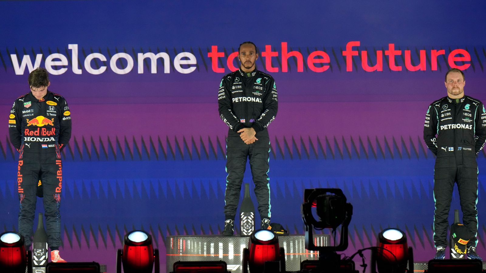 Lewis Hamilton takes F1 title race to final round with dramatic victory ...
