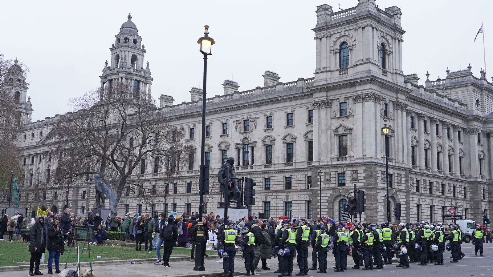 COVID: Police clash with protesters as thousands march through London ...