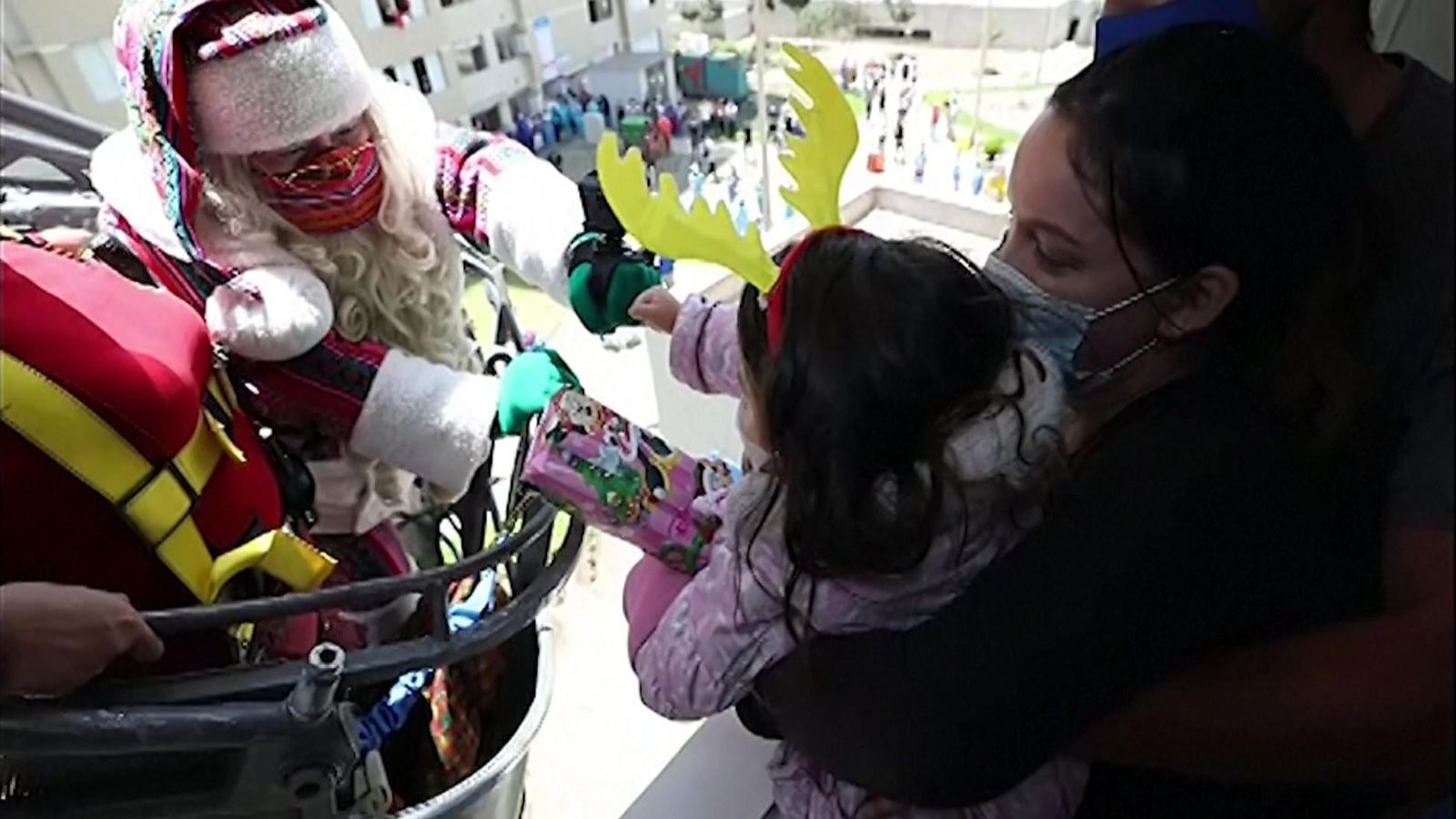 Video: Peruvian Santa visits children isolating with COVID | UK News ...