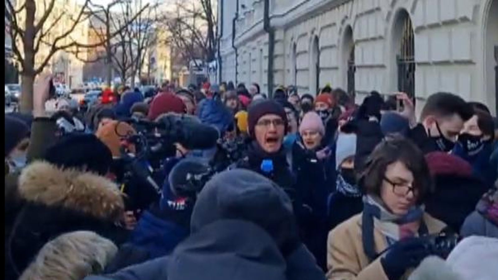 Protesters chant 'shame!' outside of Russian Supreme Court after ...