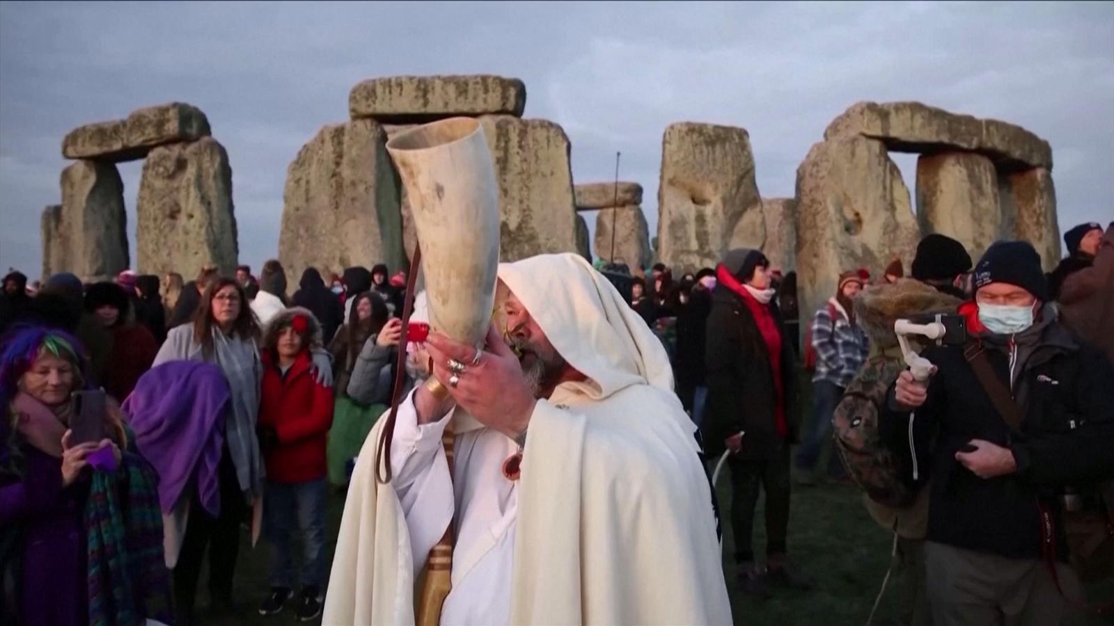 Stonehenge crowds bring in the Winter Solstice | UK News | Sky News